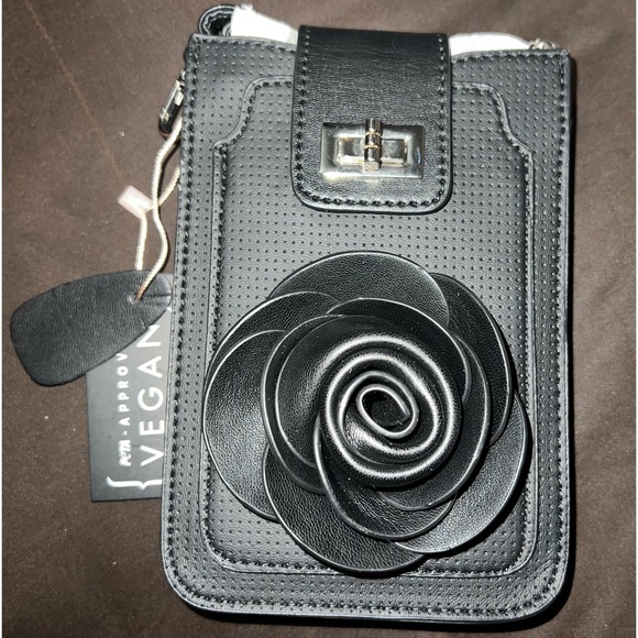 Mellow World | Bags | Mellow World Calla Touchscreen Crossbody | Poshmark